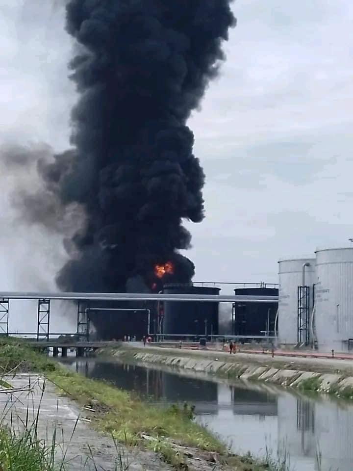 BREAKING NEWS: Massive Fire Erupts At Dangote Refinery Amid Allegations ...