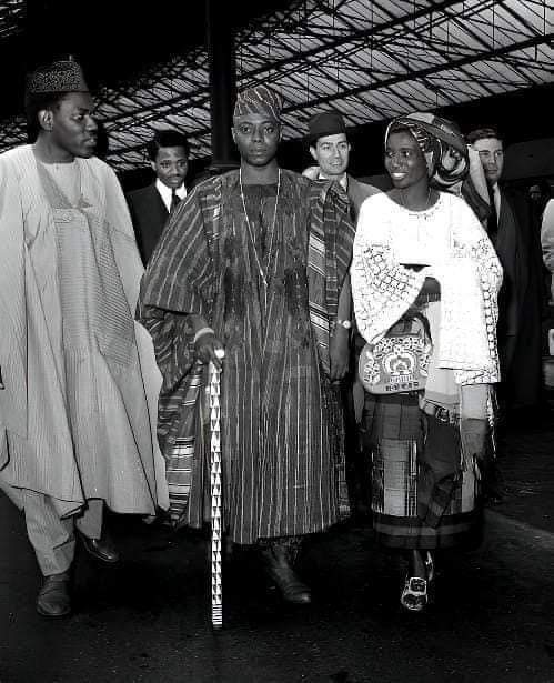 The first Oba who refused to stand up for a Premier in Nigeria - Parrot ...